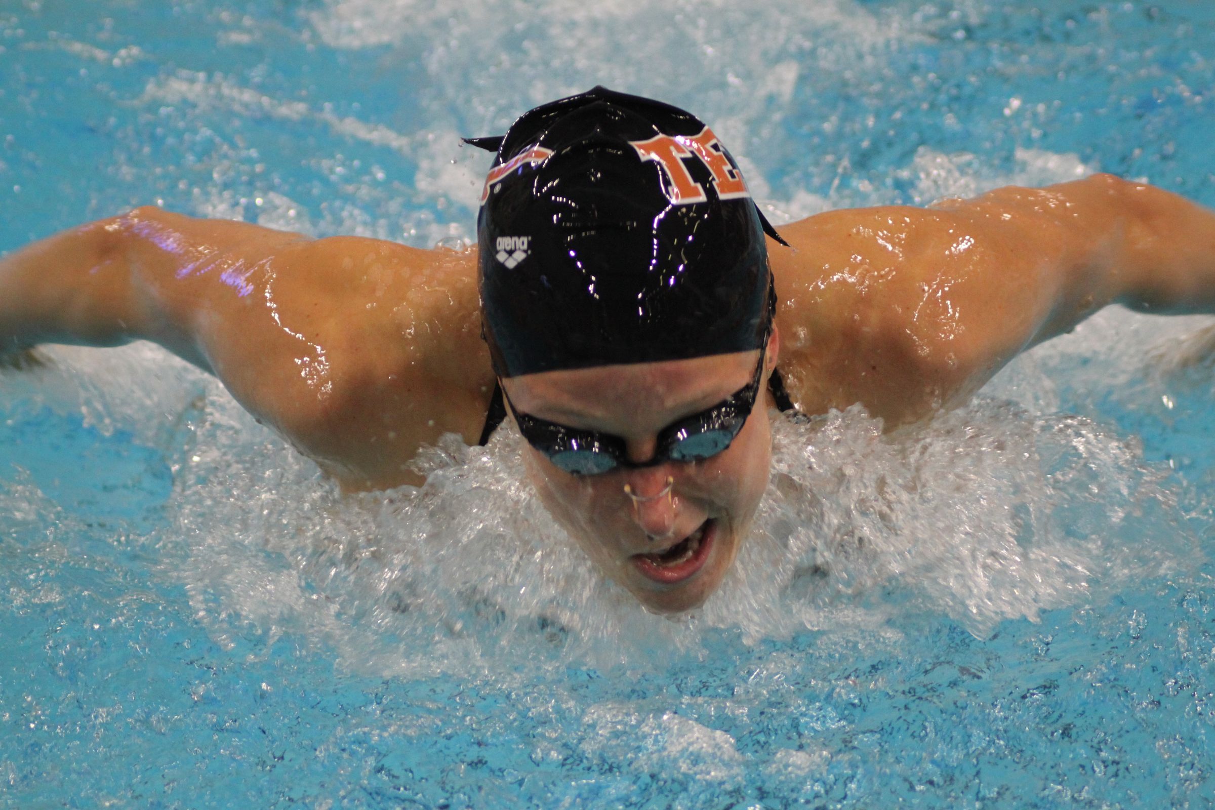 Madisyn Cox Runs Away With 200 IM Win at 2019 TYR Pro Swim Series in ...
