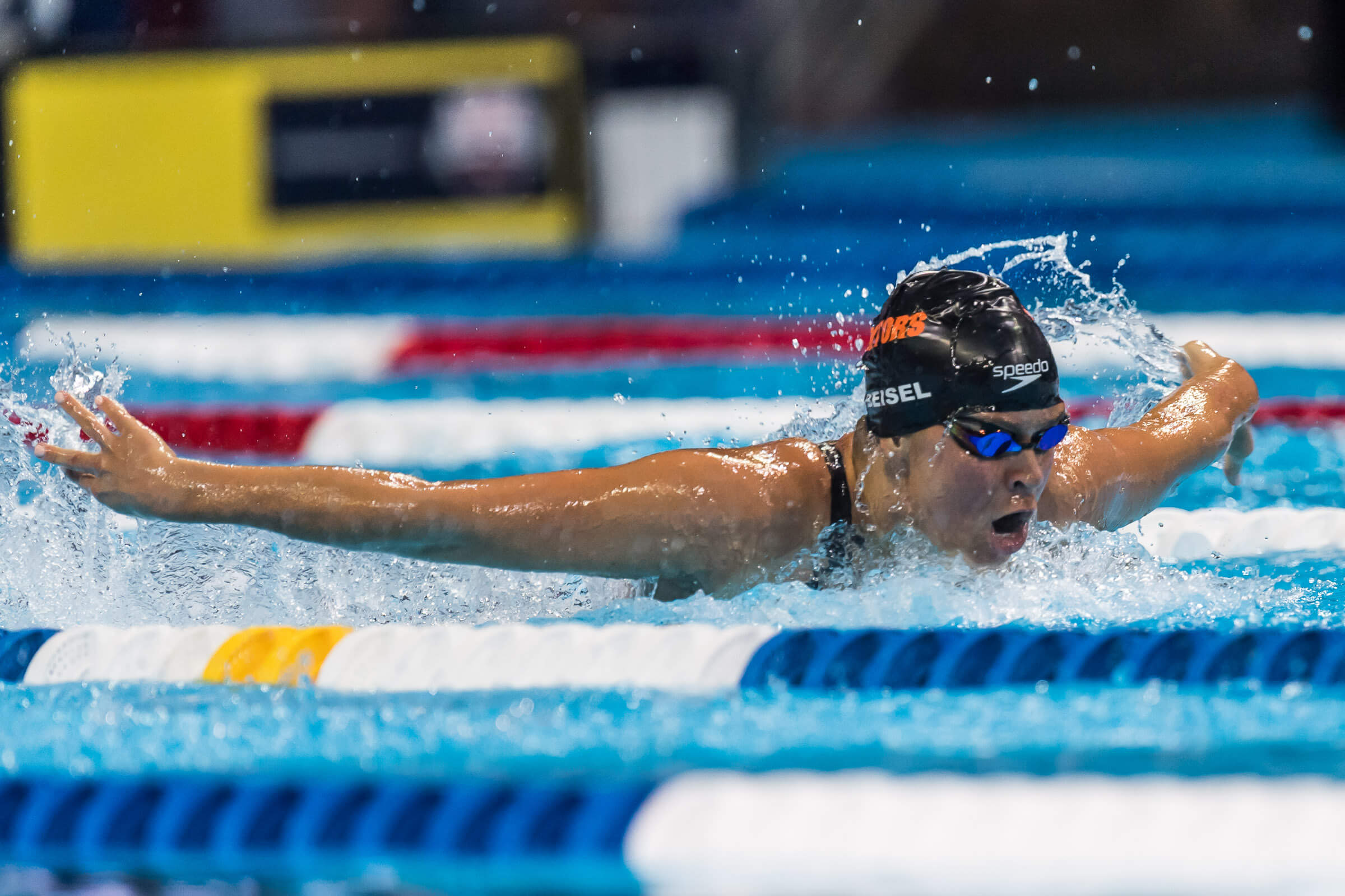 Elizabeth Beisel Hurts Hand During Warmup at Olympic Trials