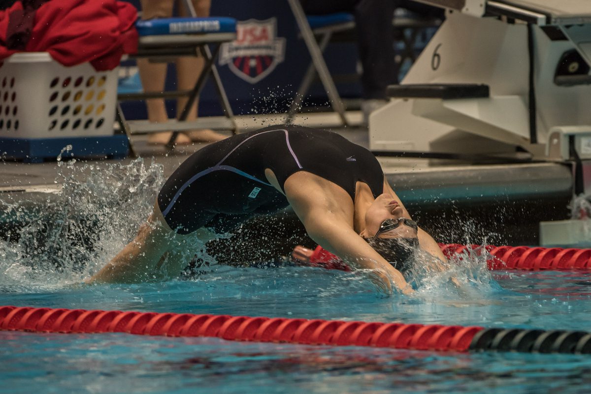 Ali DeLoof Blasts Sub-1:00 100 Back in Indianapolis - Swimming World