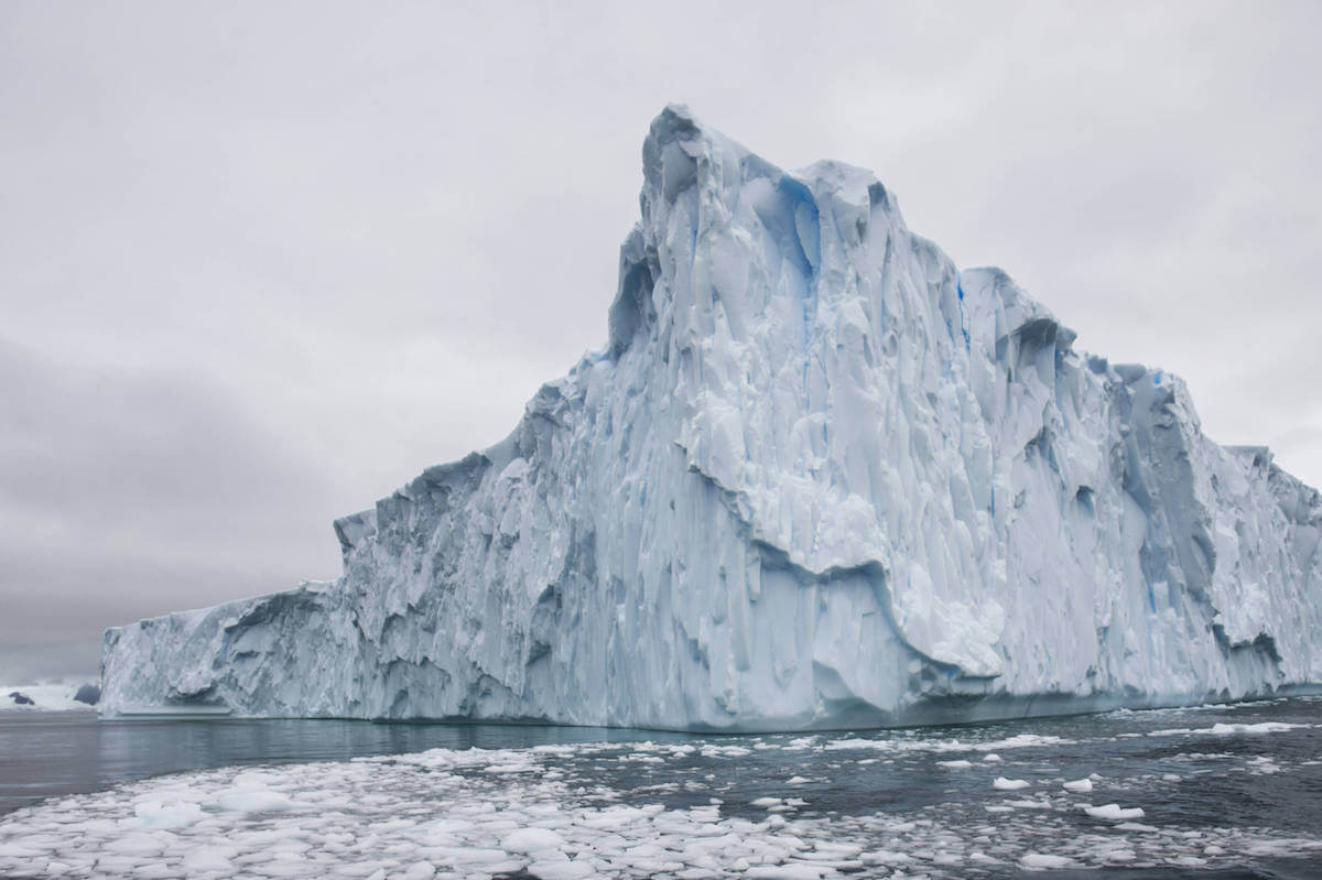 Cliff Diver Orlando Duque Raises Awareness for Climate Change; Dives ...