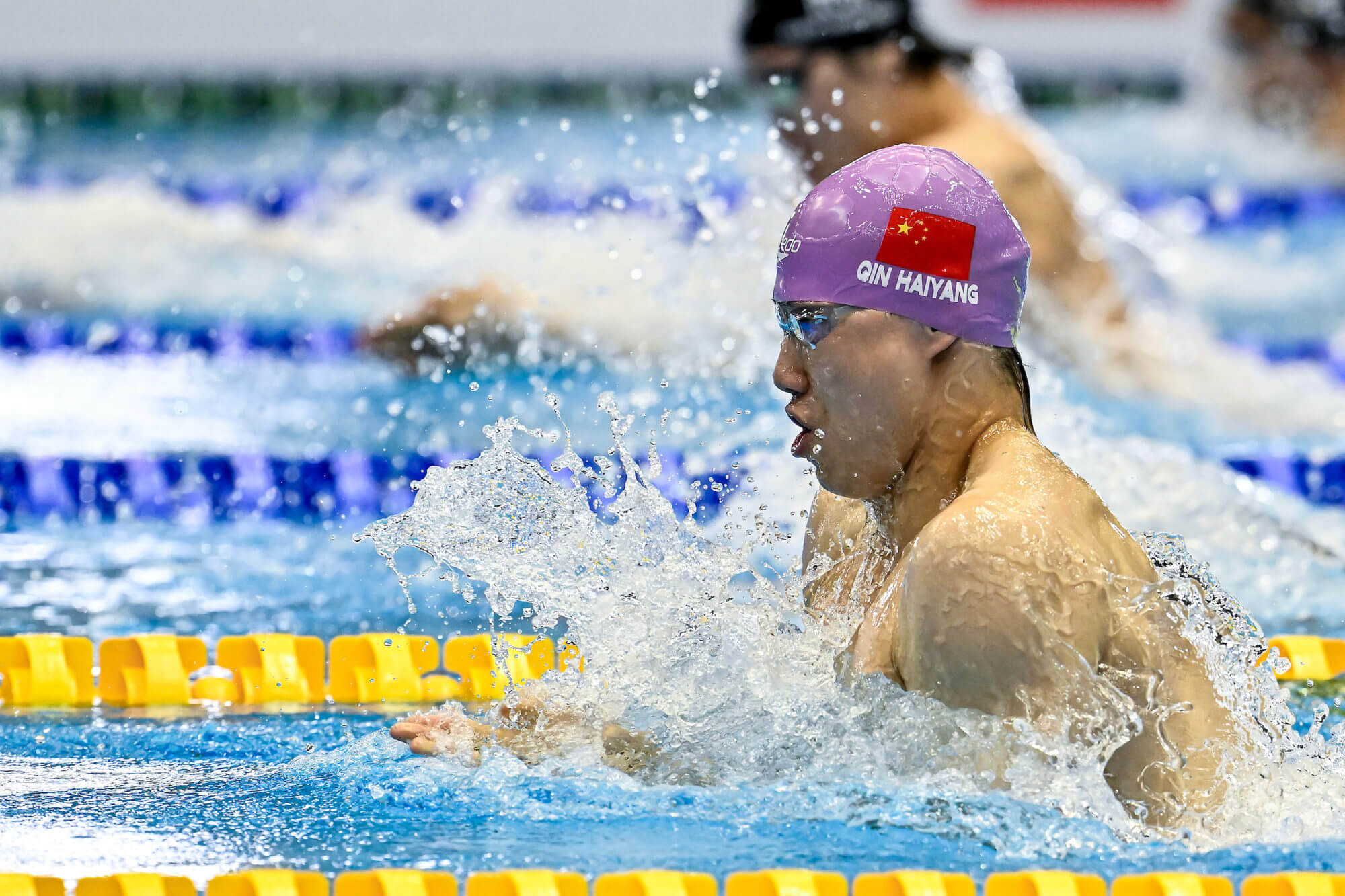Qin Haiyang Storms to Front of 50 Breaststroke in Dominant Effort