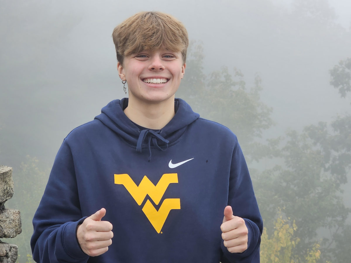 Mountaineers Keep Delaney Householder Local For 2024-25 - Swimming World