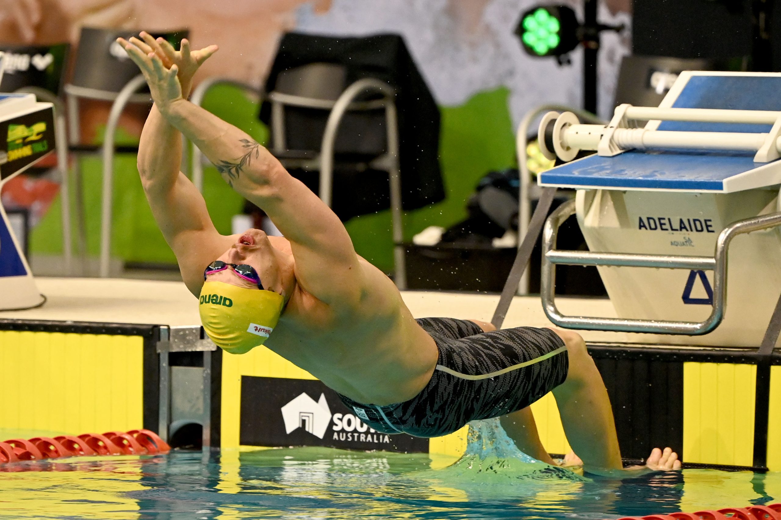 Kaylee McKeown Keeps Her Head and Cool To Win 50 Backstroke