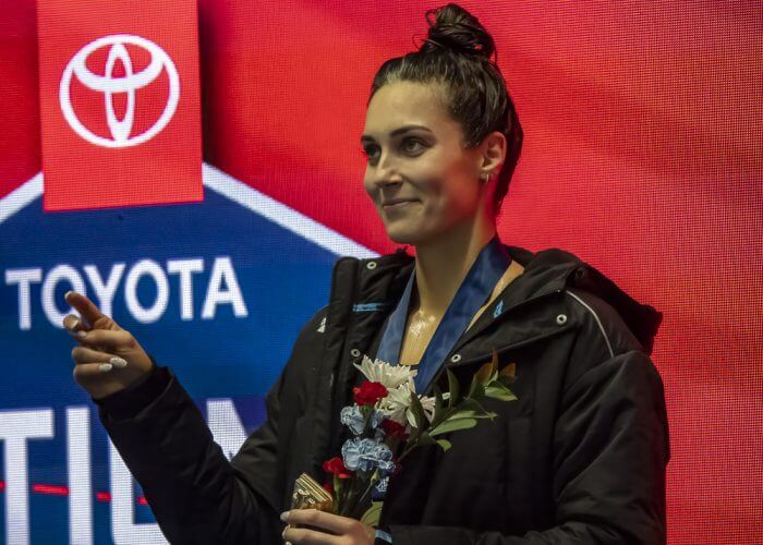 Alex Walsh Uses Dominant Breaststroke to Claim 200 IM Title