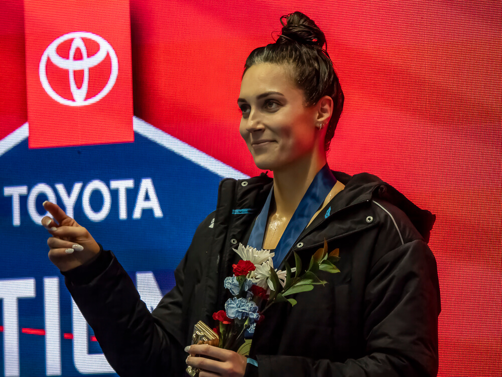 Alex Walsh Uses Dominant Breaststroke to Claim 200 IM Title